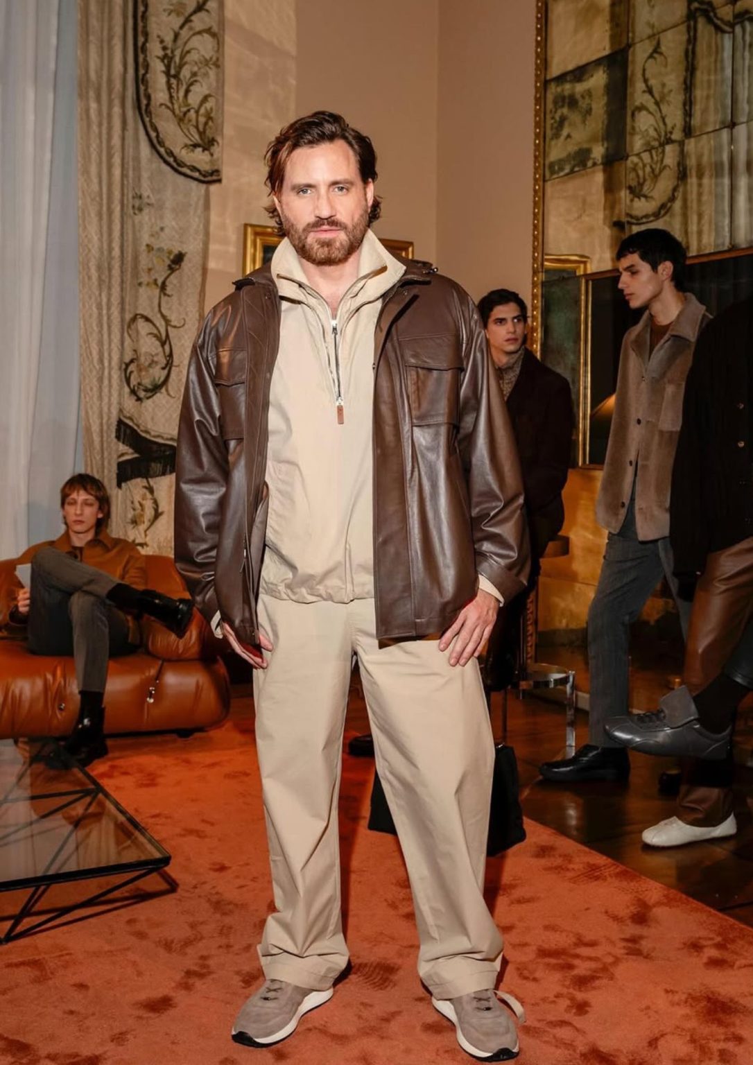 Edgar Ramírez deslumbra en el desfile de Tod’s en Milán - estampas.com