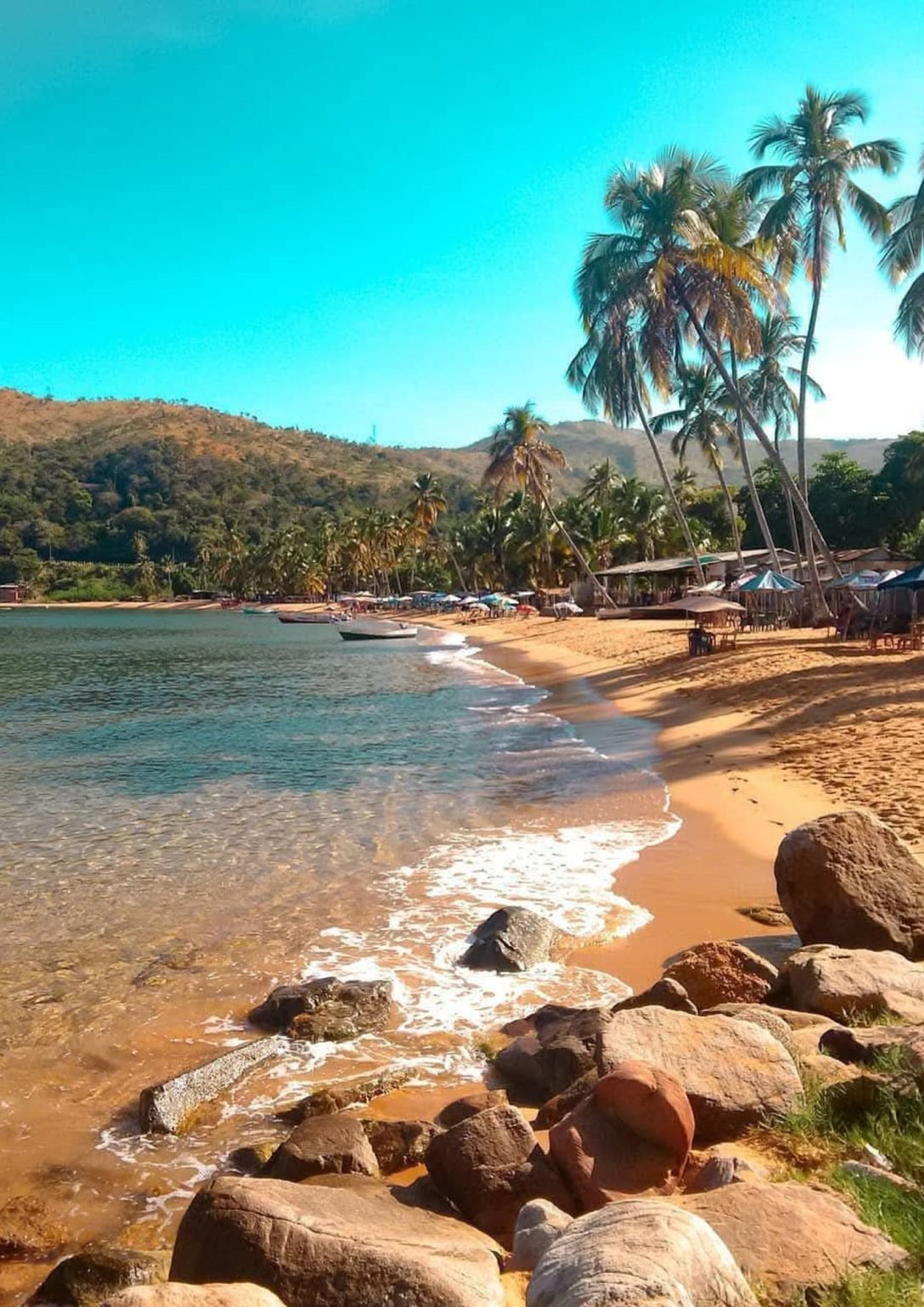 Playa colorada: un oasis entre el mar y la selva - estampas.com